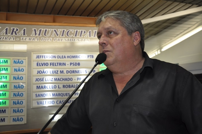 Na tribuna, Vereador Carmelito fala sobre a Política do País - São Borja :: Rádio Cultura AM 1260